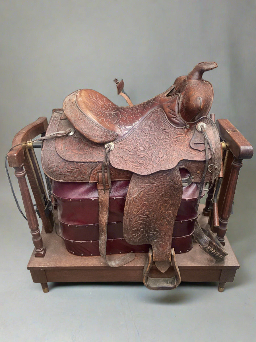 Vintage Western Saddle – Ashwood Props