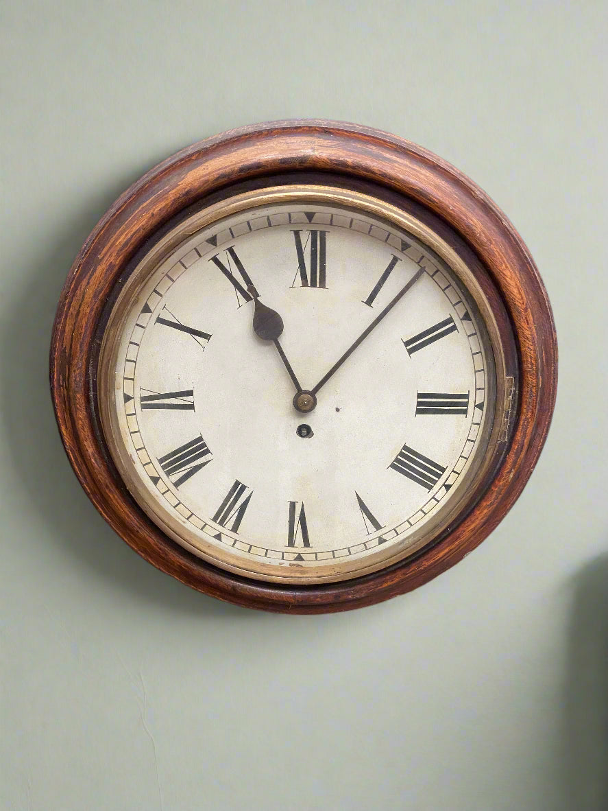 Traditional Round Wall Clock – Ashwood Props