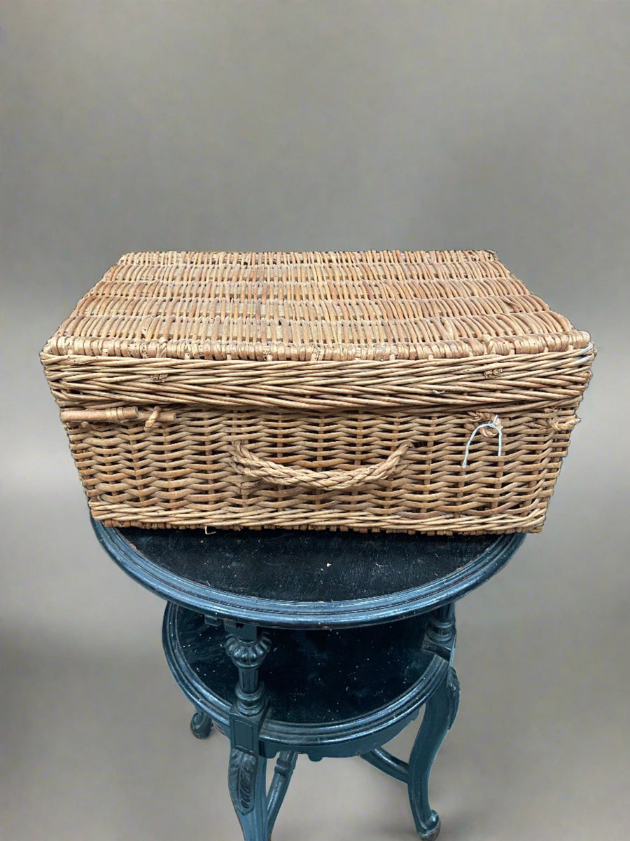 Rustic Country Wicker Hamper – Ashwood Props