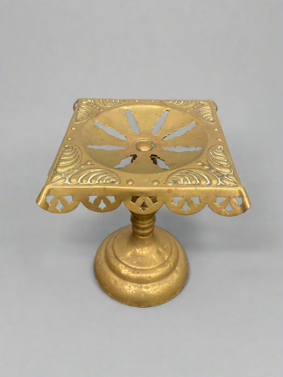 Brass Trivet Plant Stand – Ashwood Props