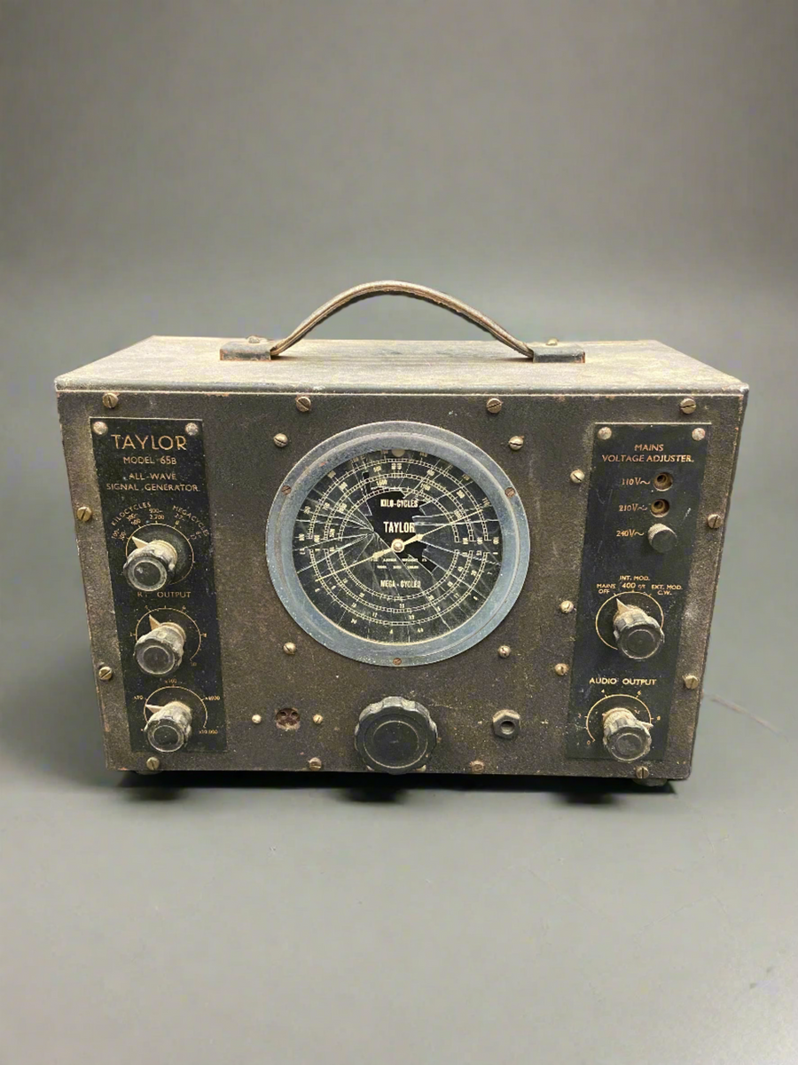 WWII Taylor Signal Generator – Ashwood Props
