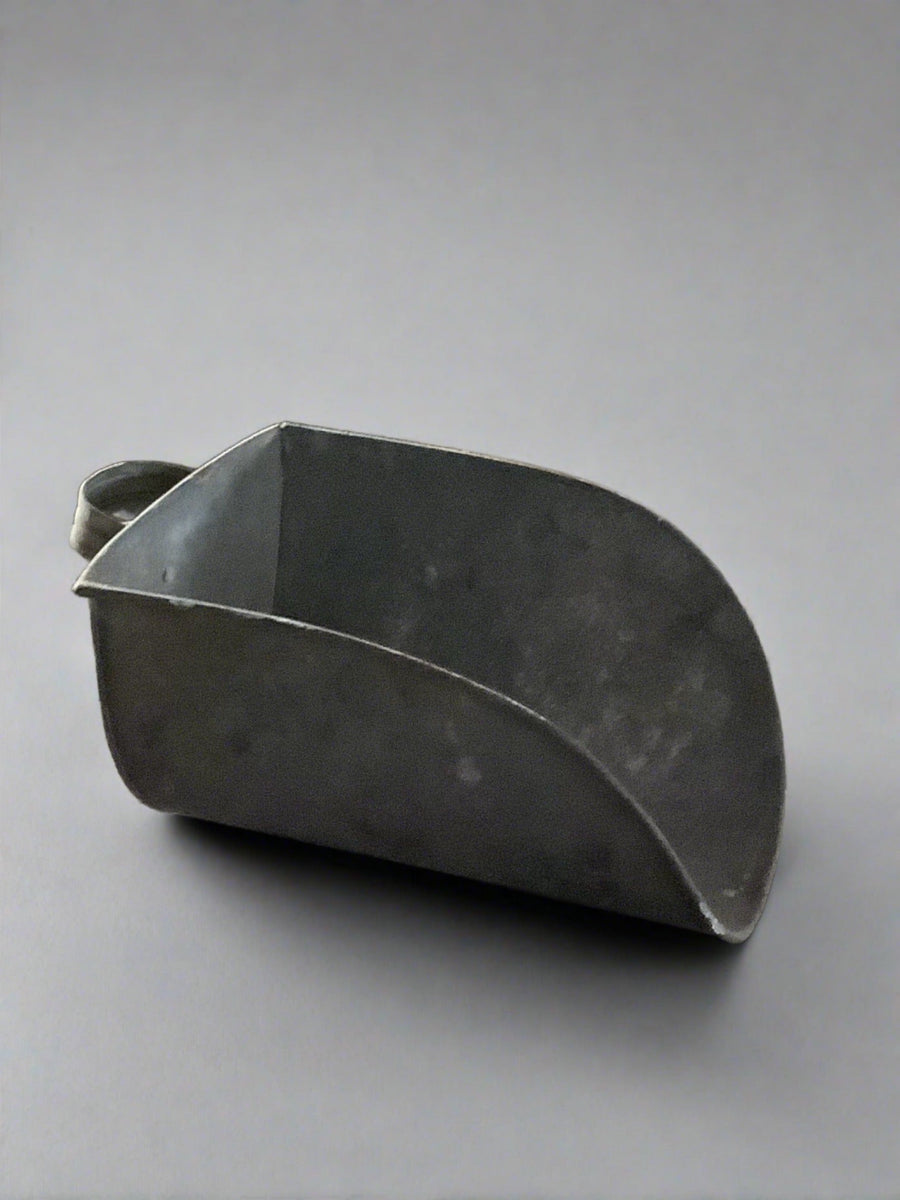 Metal Feed Scoop – Ashwood Props