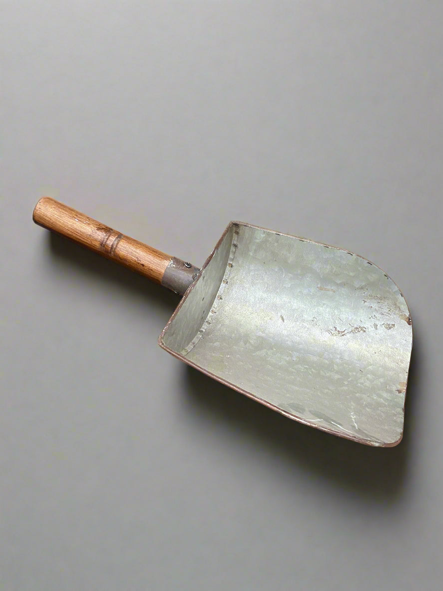 Wide Metal Coal Scoop – Ashwood Props