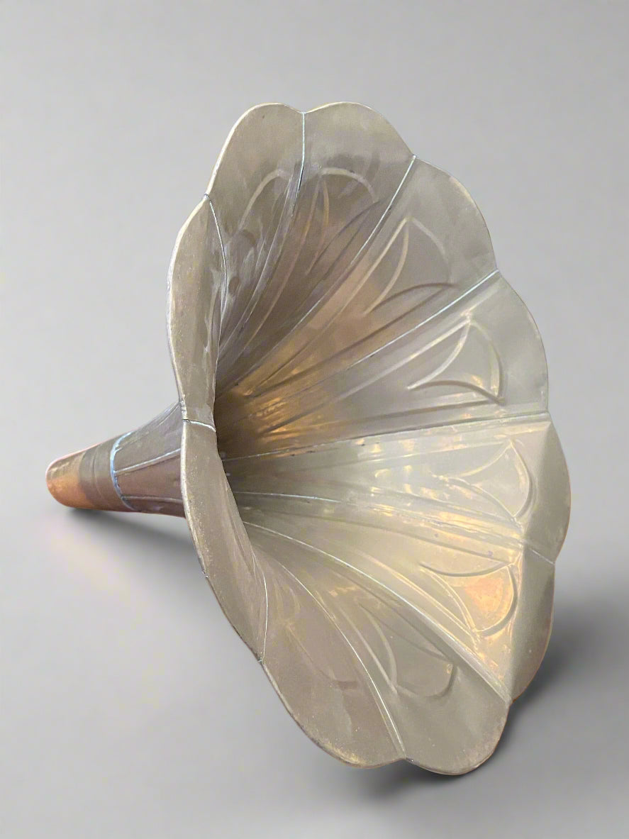 Flower Shaped Gramophone Horn – Ashwood Props