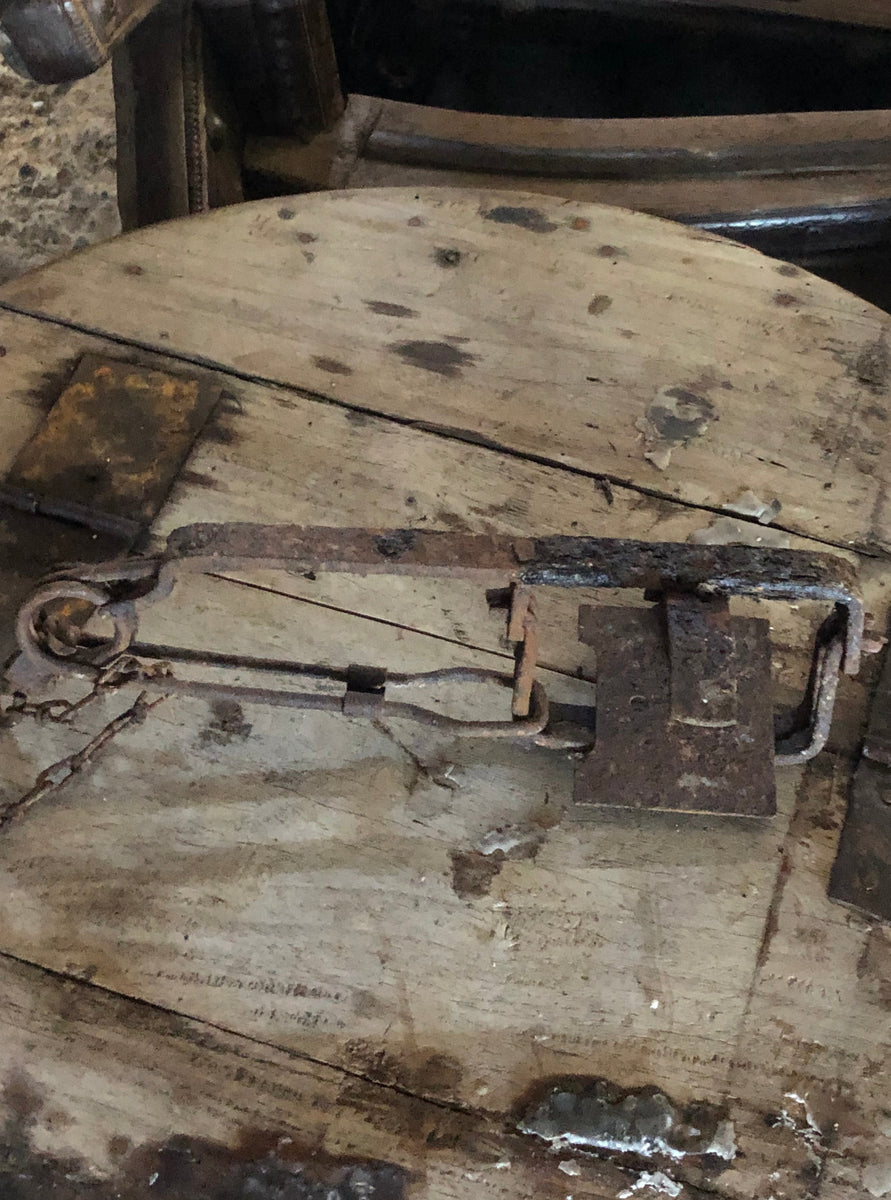 Rusted Metal Trap – Ashwood Props